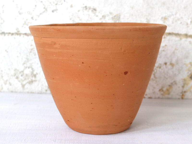 Tapered Terracotta Plant Pot - Large → Se online her!